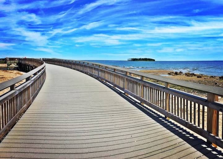 Private Beach Apartment With Backyard In Milford! - Stratford, CT