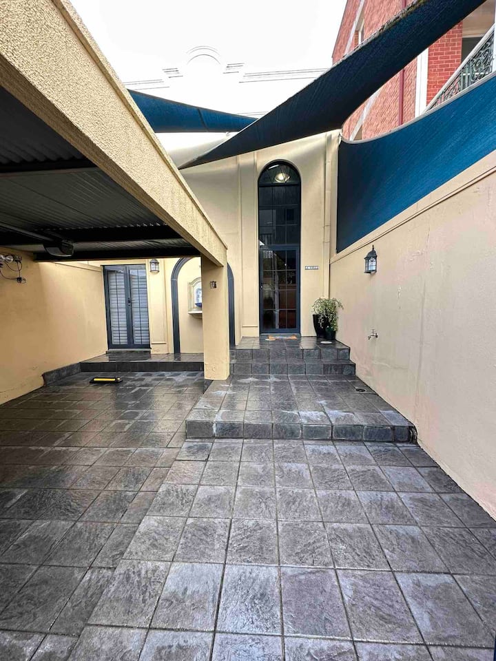 Spacious 2-storey Cbd House | Free Parking - Adelaide