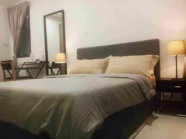 Clean And Quiet With Fast Internet & Satellite Tv - Cyberjaya