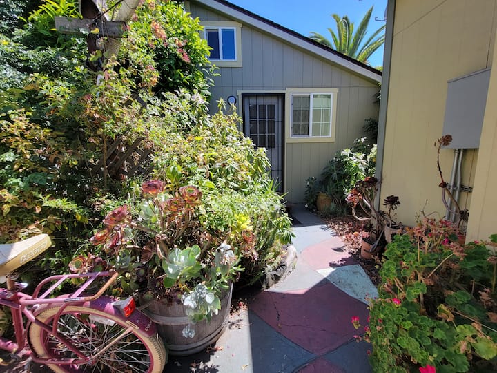 Lovely Cottage Garden Oasis W/hot Tub Near Bart 🌹 - Oakland, CA