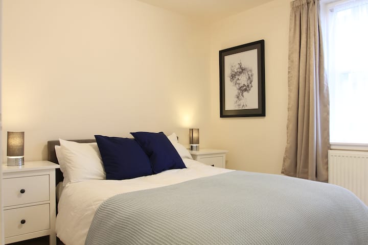 Cheerful City Centre Apartment - Edinburgh