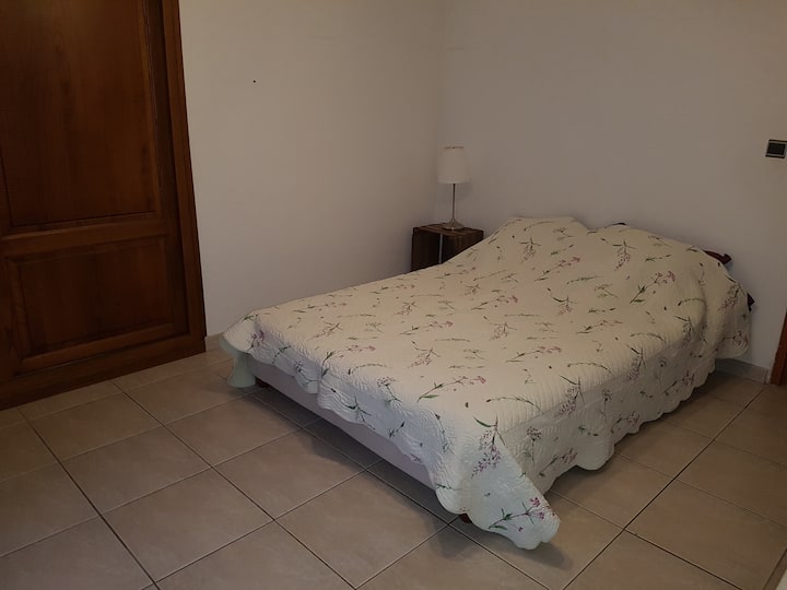 Chambre Dans Une Villa à La Campagne. - Salon-de-Provence