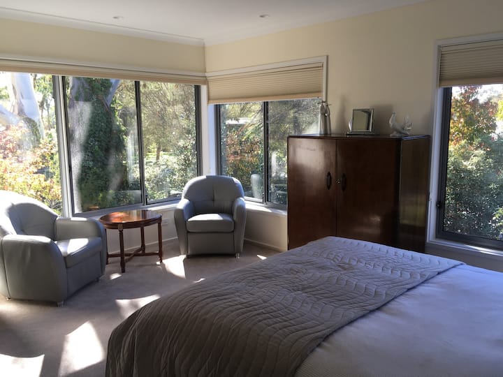 Self-contained Ensuite Bedroom With Own Entrance - Canberra