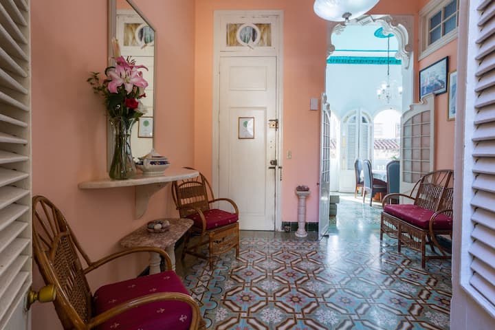 4 Bedrooms. 12 Persons - Havana