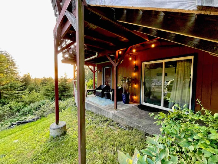 Redwood Getaway With A View - Arcata, CA