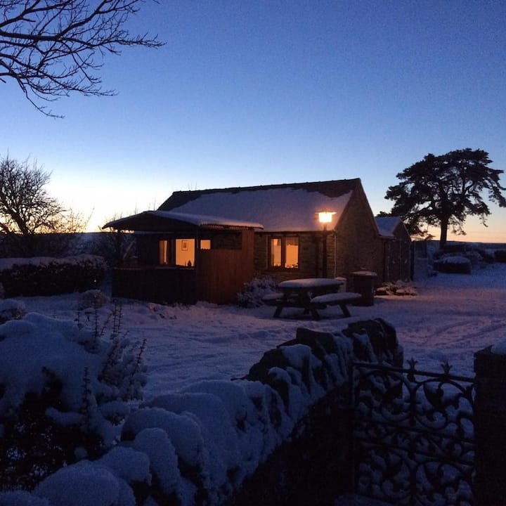 Cosy Country Cottage With A  Private Hot Tub - Llangollen