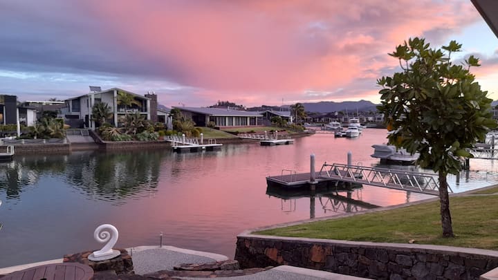 Mermaid: Small Studio Private Room With Ensuite. - Whitianga