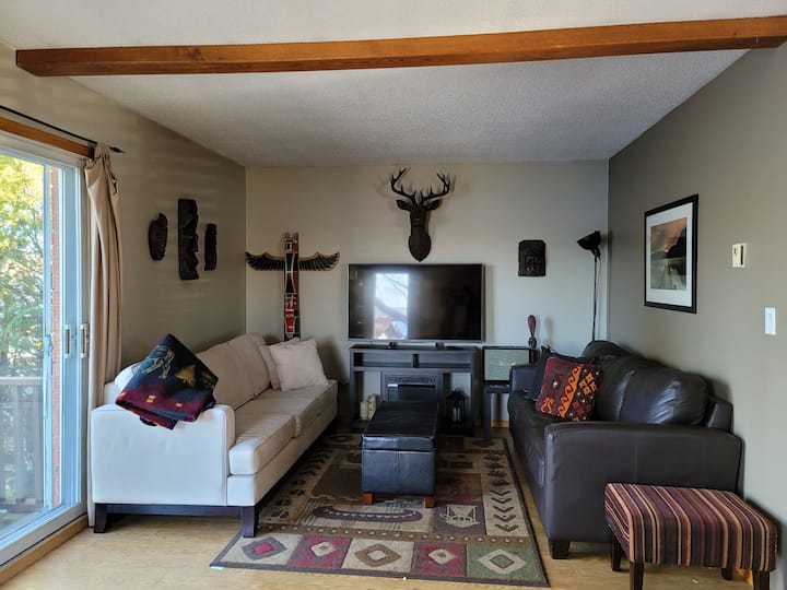 Lakeside Cozy Retreat With Fireplace Sleeps 4 - Gran Sudbury