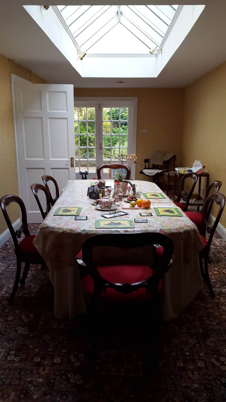 3 People- Double And Single Bedroom Balcony View - Bray