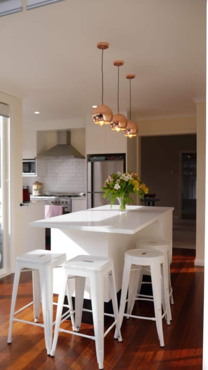 Location & Comfort At Bev's B&b - Wellington