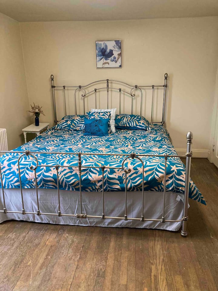 Private Room W/king Bed In 5 Bed 1 Bath On Philly - Indiana, PA