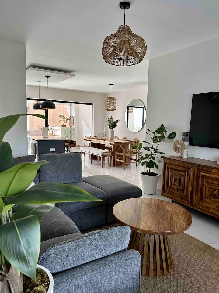 Colonial Modern Oasis: Luxury Location - El Salvador