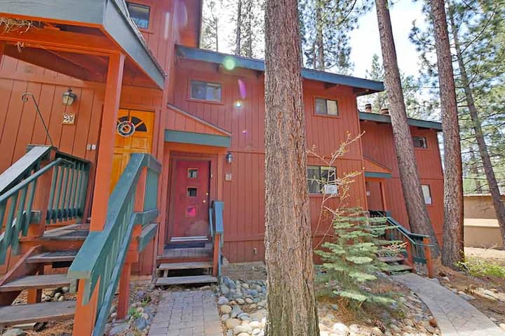 Central Location-hiking, Beach, Community Hot Tub - Stateline, NV
