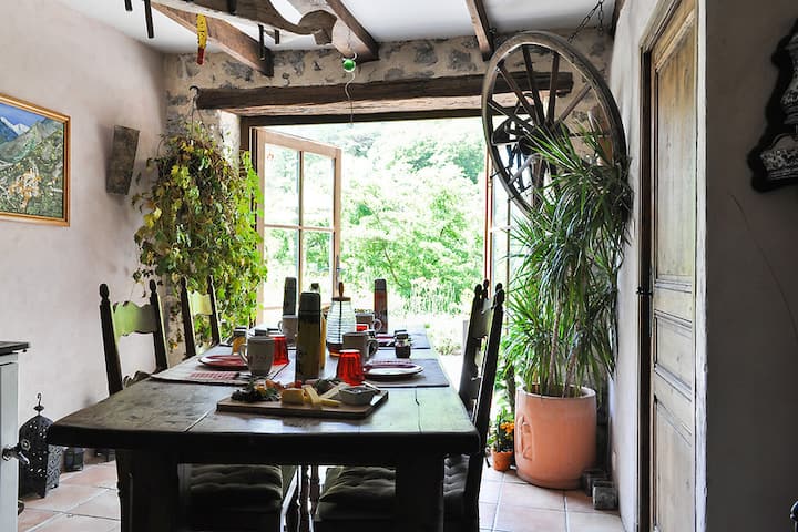 Chambre Dans Maison En Pierres Vallée De La Tinée - Roubion