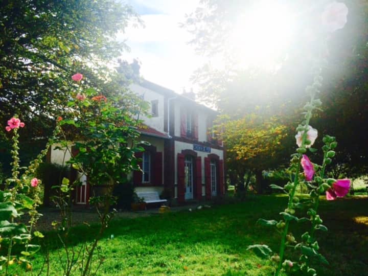 Ancienne Gare De Campagne Pleine De Charme - Plage d'Étretat