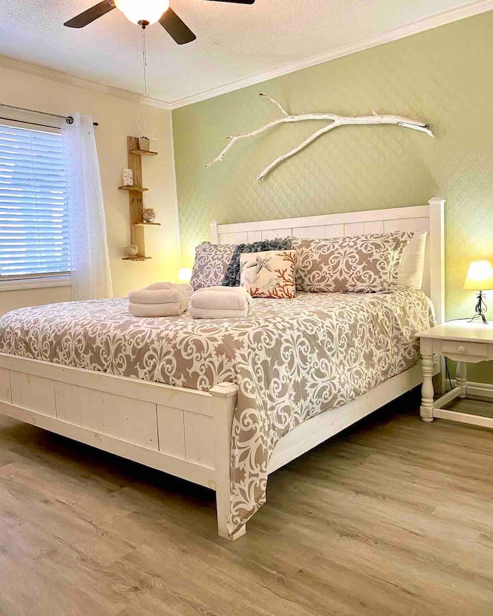 Special Rates-nov-king Bed~sleeps 7~clean~big Pool - Hilton Head Island, SC
