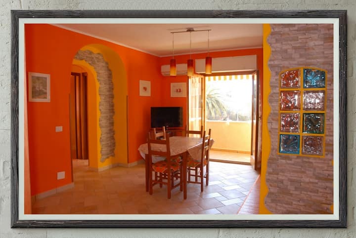 Delightful Three-room Apartment- The Orange - La Maddalena
