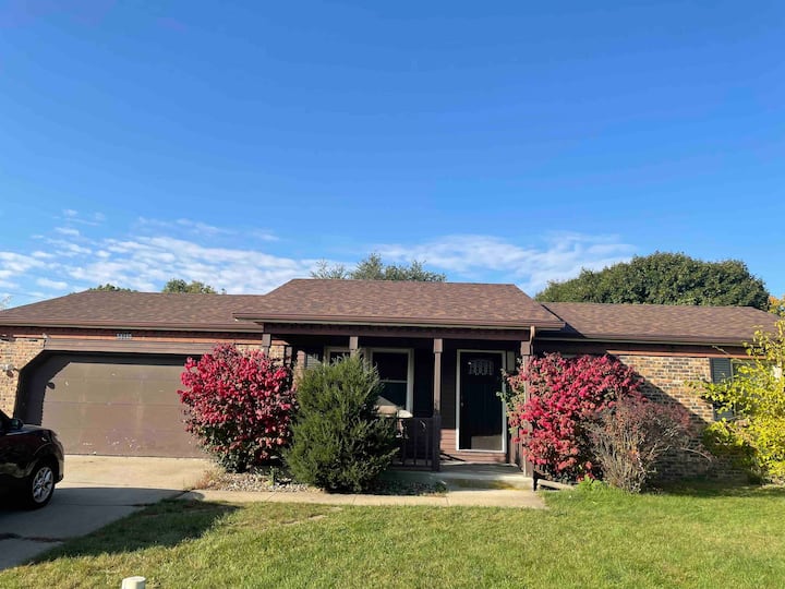 3 Bedroom + Separate Office-fast Internet - Elkhart, IN