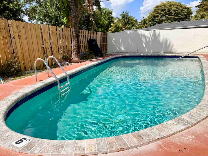 Convenient Location Pompano - Deerfield Beach - Boca Raton, FL