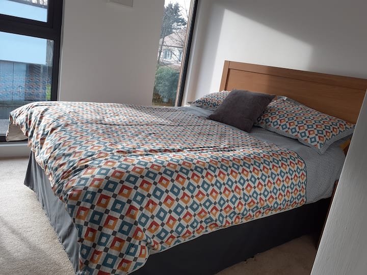 Ensuite Room With Double Bed & Breakfast For 2 - Southport