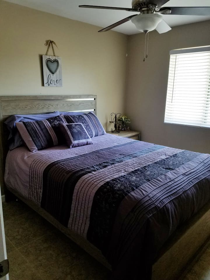 Cozy Private Bedroom, Queen Bed, Great Location! - Sun City, AZ