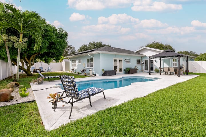 Family Home Heated Pool Pets Welcome –Near Beaches - St. Petersburg, FL