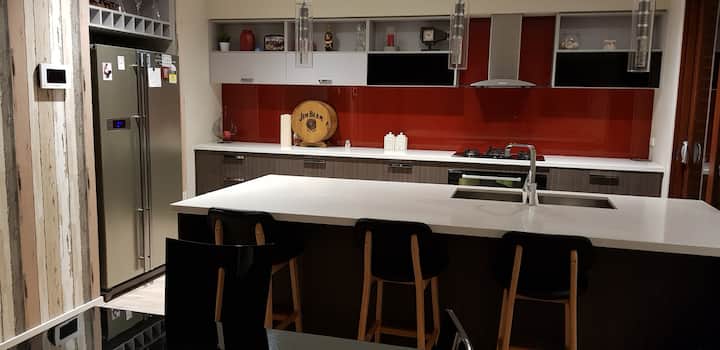 One Private Room In A Luxury Newly Built Home - Cranbourne