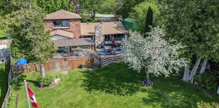 Charming Lakeside Cottage On Chemong Lake – Hottub - Kawartha Lakes