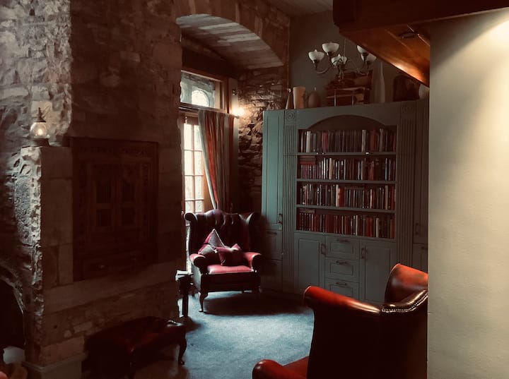 The Castle Snug. - Edinburgh