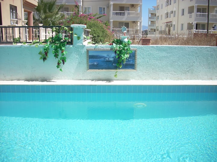 Di̇di̇m Altinkumda Begonviller Icinde Havuzlu Yazlik - Didim