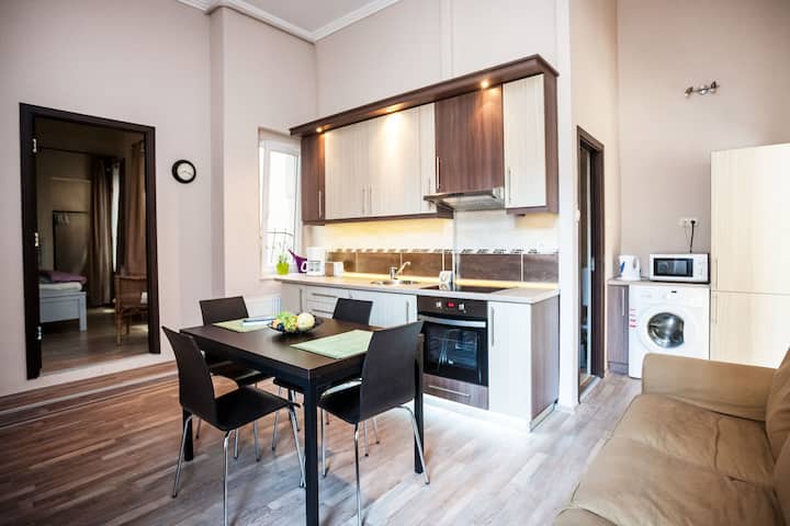 Charming Apartment In The Heart Of Budapest - Budapest
