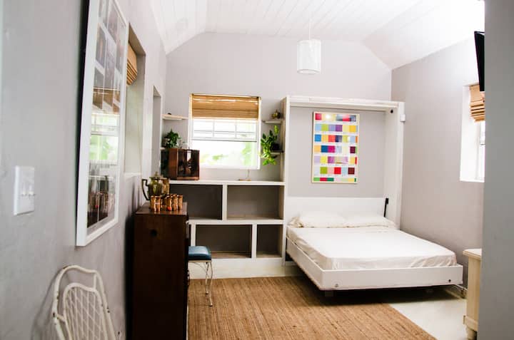 Explorers Club - Bougainvillea - Nassau