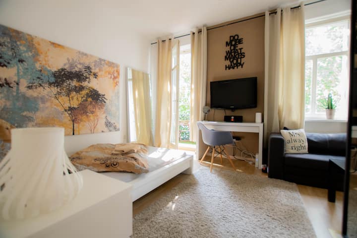 *Smart* Quiet Studio With Balcony & Central - Halle, Alemania