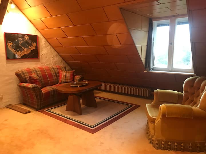 Doppelbett Im Dachgeschoss Im Fliegerviertel - Berlín