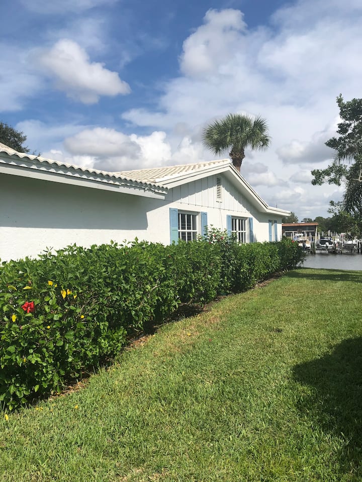 Waterfront At Its Best - Englewood, FL