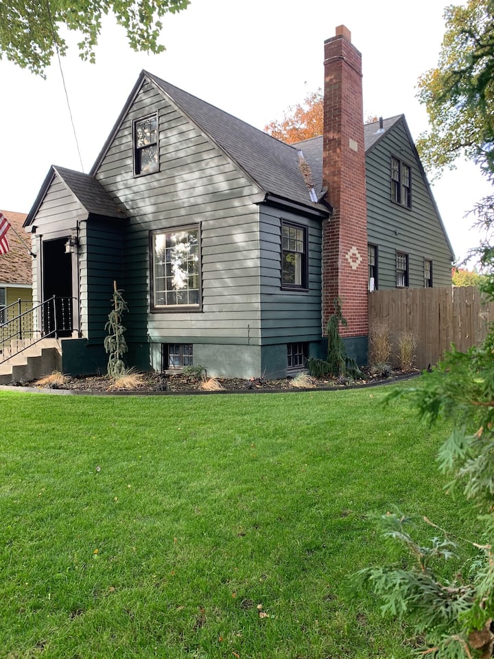 Soft Landing.  Centrally Located In Beautiful Ww. - Walla Walla, WA