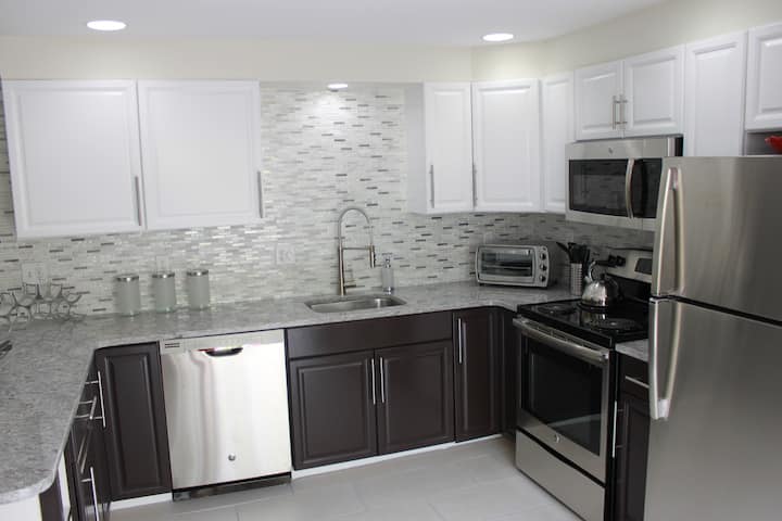 83 Bradford Street - Provincetown, MA