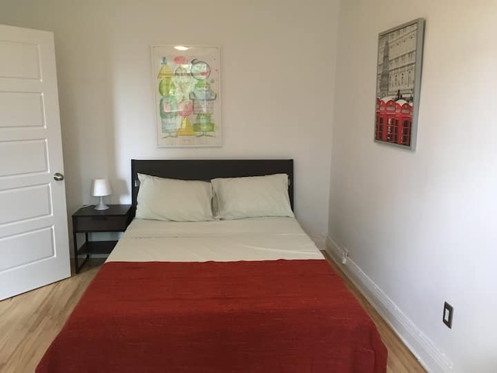 Bel Apartement Ensoleillé Prés Du Parc Molson. - Montreal