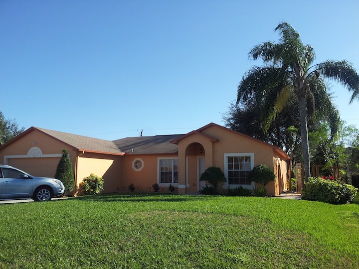 Modern Peaceful Oasis - Lehigh Acres, FL