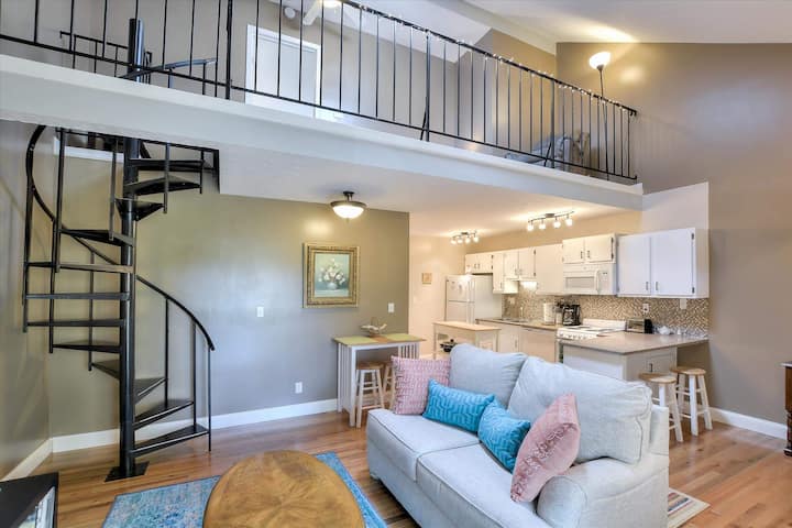 Quiet Condo On The Hill - Louisville, KY