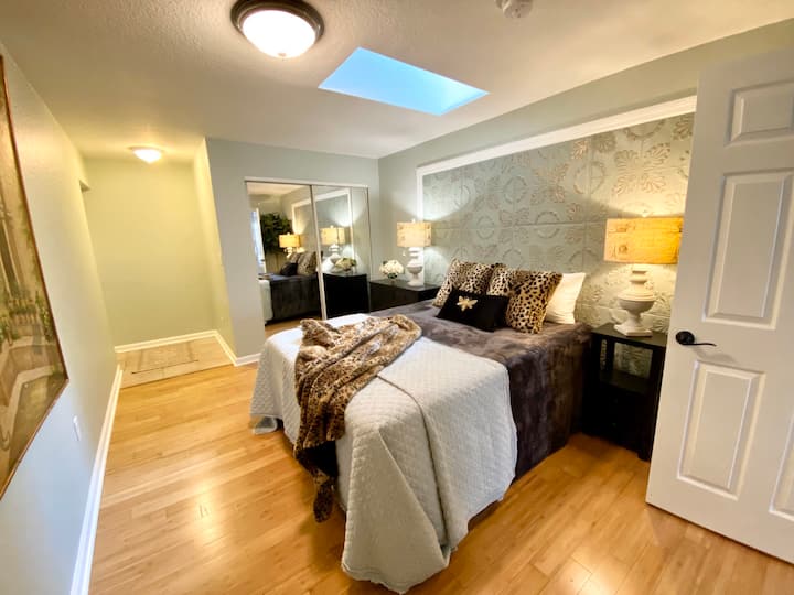 The Paris Loft - Safety Harbor, FL