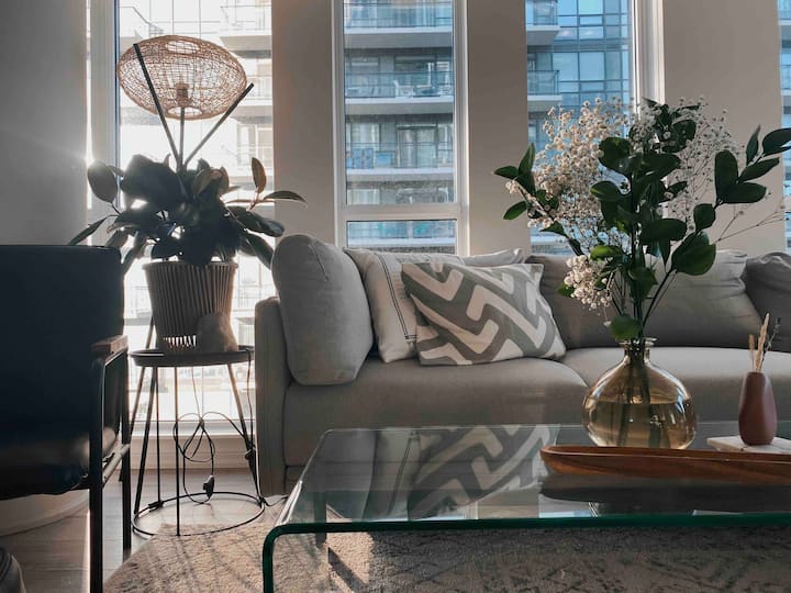 2br Bright And Airy Condo In Old Toronto - Toronto