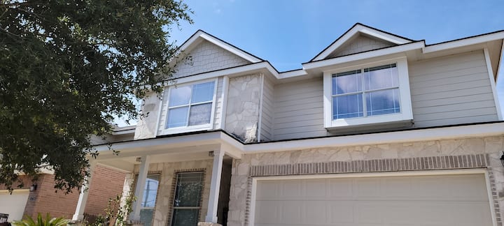 The Hill 
4bd2.5ba 
Sea World/lackland/alamo Ranch - San Antonio, TX