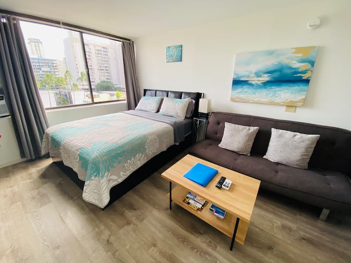 Waikiki Clean Studio With Canal View - Honolulu, HI