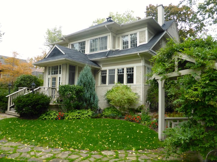 Charming Apartments On The Bay - Burlington