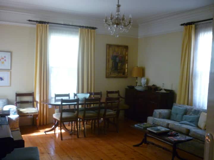An 1860's Country House With Large Garden - Macedon