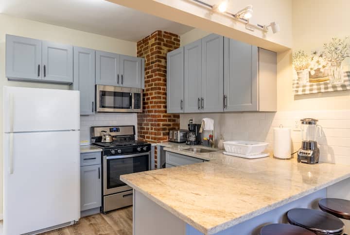 Fresh 2 Bed 1 Bath Apt Parking W/d, 20 Min To Nyc! - Weehawken, NJ