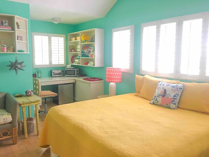Tropical Room Near Downtown & River - Stuart, FL