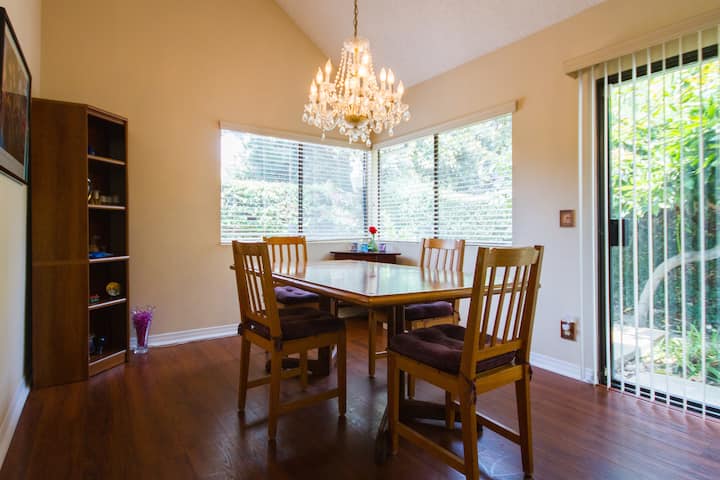Beautiful Home Near So. Coast Plaza - Costa Mesa, CA