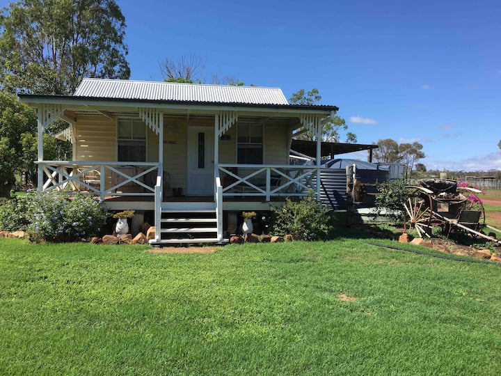 A Unique, Charming Cottage For A Couple’s Retreat - Bell